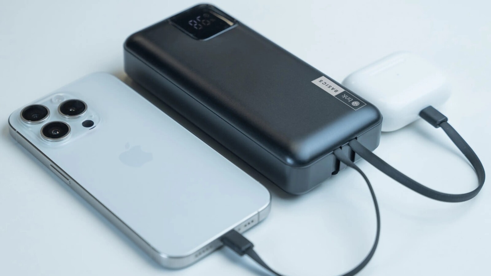 Kostet keine 30 Euro: Diese Powerbank lädt euer Handy mehrfach und ...