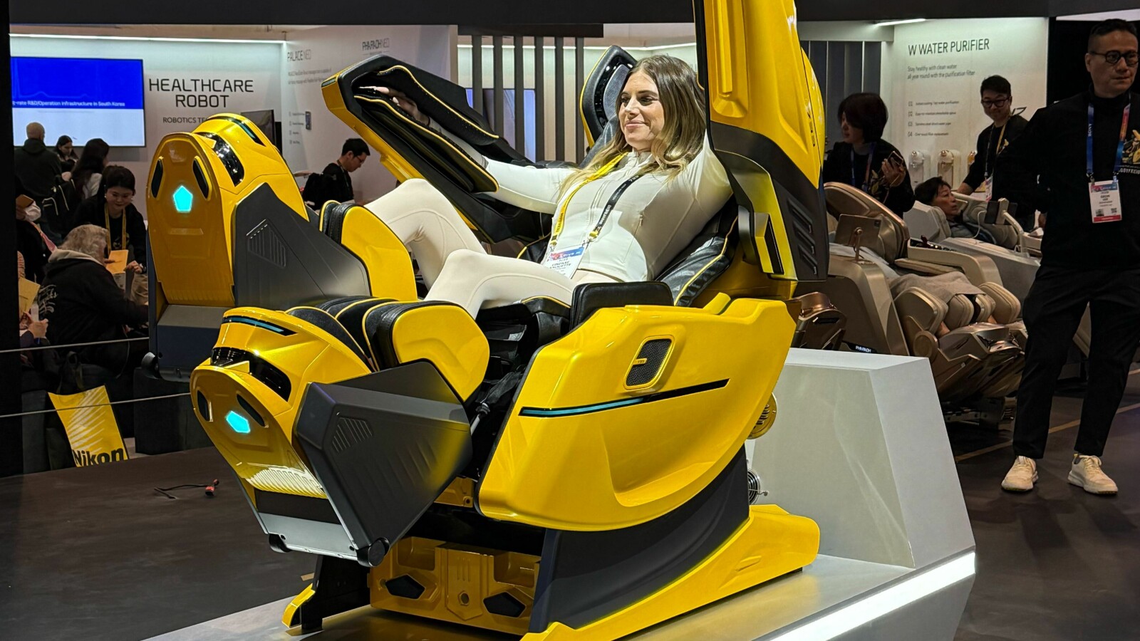 Lasst euch in einem "Transformer" massieren: Bodyfriend stellt futuristische Massagesessel vor ...