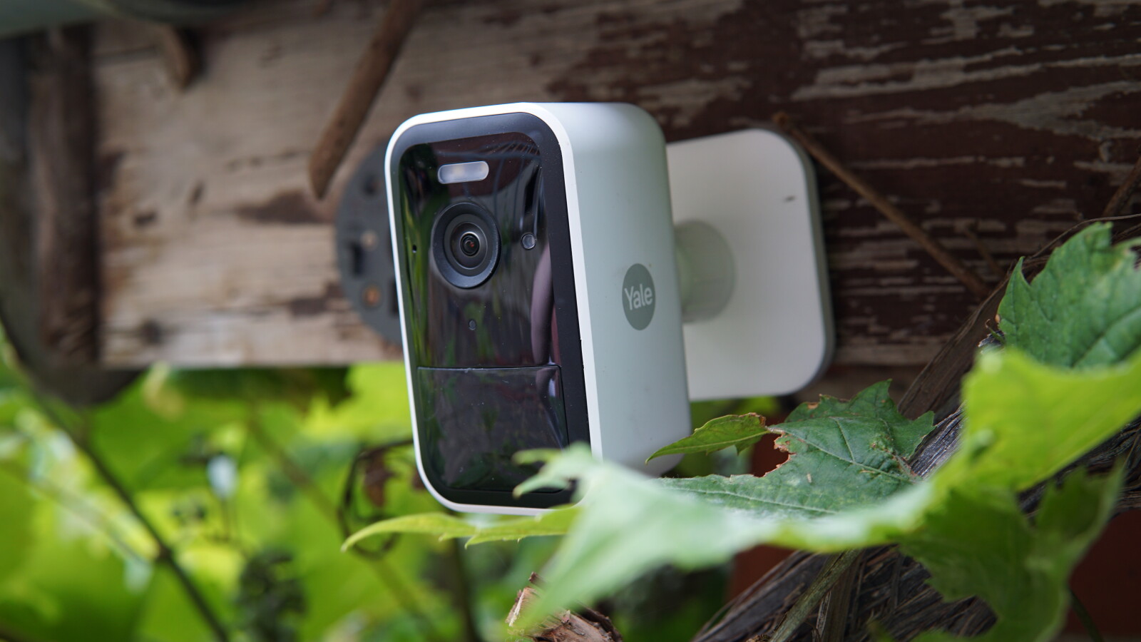 Yale Smart Outdoor Camera im Test: Wetterfeste Überwachungskamera ohne ...