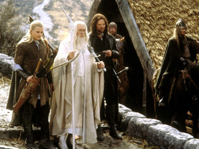 Die Ringe der Macht: Sind Galadriel und Elrond verwandt? 9 Fakten über ...