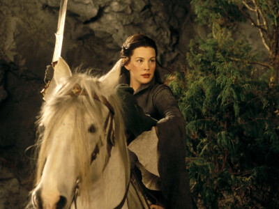 Die Ringe der Macht: Sind Galadriel und Elrond verwandt? 9 Fakten über ...