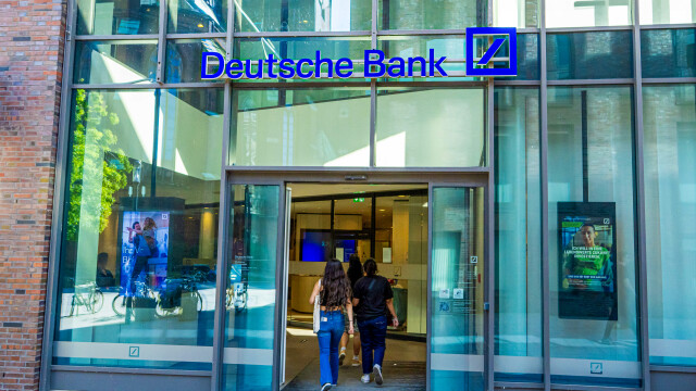 Ab sofort: Deutsche Bank, Commerzbank und Co. stoppen Abhebe-Service ...