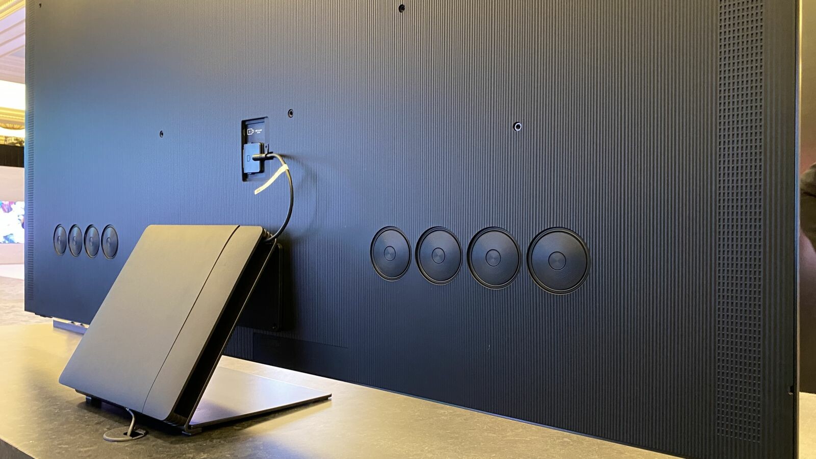 Der neue Samsung S95F setzt im Fernseher-Test die Konkurrenz matt ...