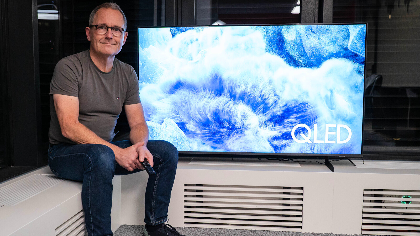 Samsung Q8F im Test: Günstiger QLED-Fernseher mit neuen KI-Extras ...