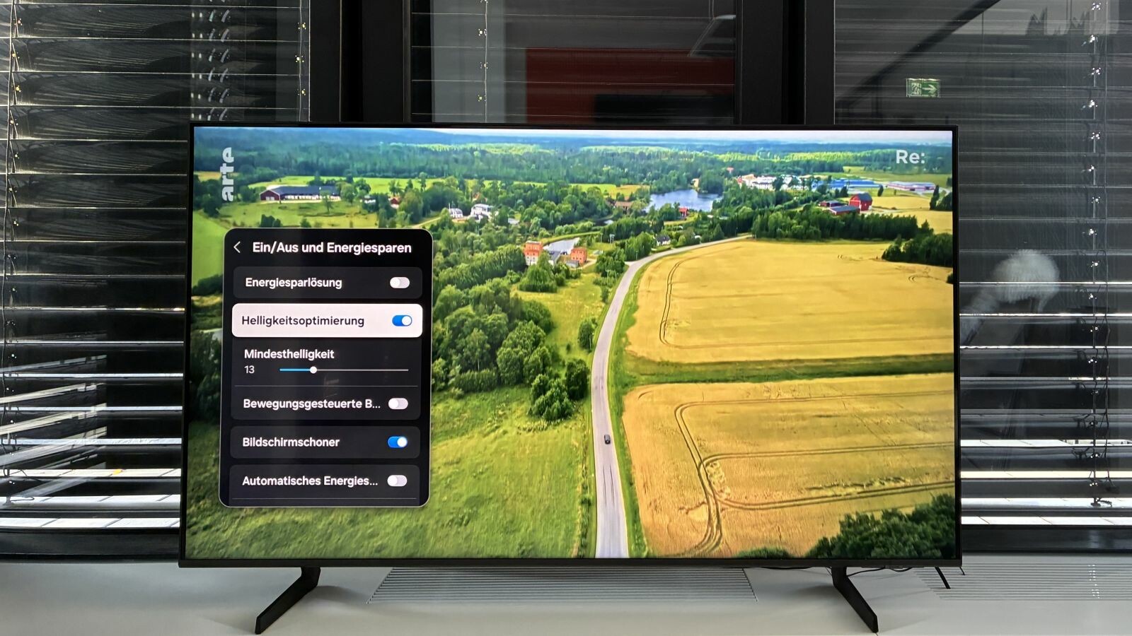 Samsung Q8F im Test: Günstiger QLED-Fernseher mit neuen KI-Extras ...
