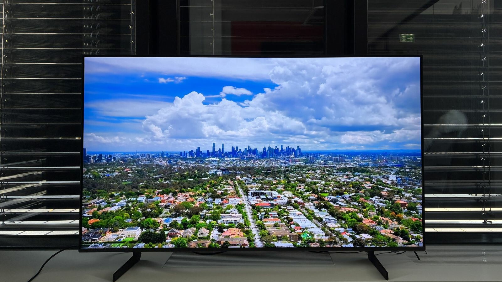 Samsung Q8F im Test: Günstiger QLED-Fernseher mit neuen KI-Extras ...