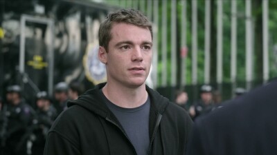 The Night Agent | Staffeln und Episodenguide | Alle Infos zur Netflix ...